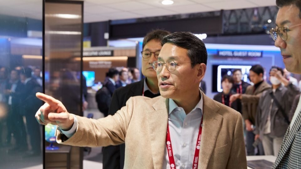 Ο CEO της LG παρουσιάζει τα σχέδια της εταιρείας για την ενίσχυση της ...