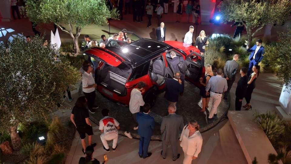 Howden Hellas: Xορηγός της ασφάλισης του νέου πολυτελούς SUV της Range ...