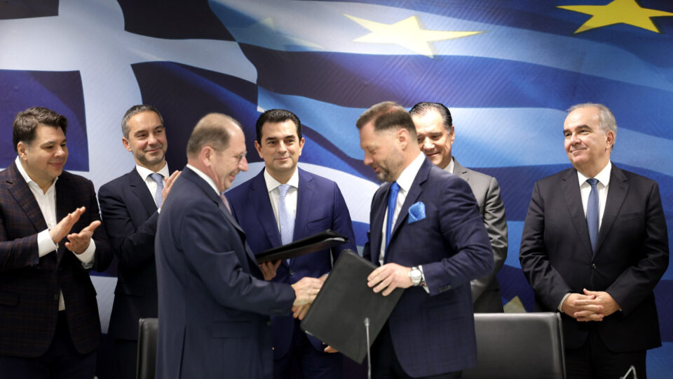 Μνημόνιο συνεργασίας 1 δισ. ευρώ ανάμεσα σε Ναυπηγεία Ελευσίνας και ...