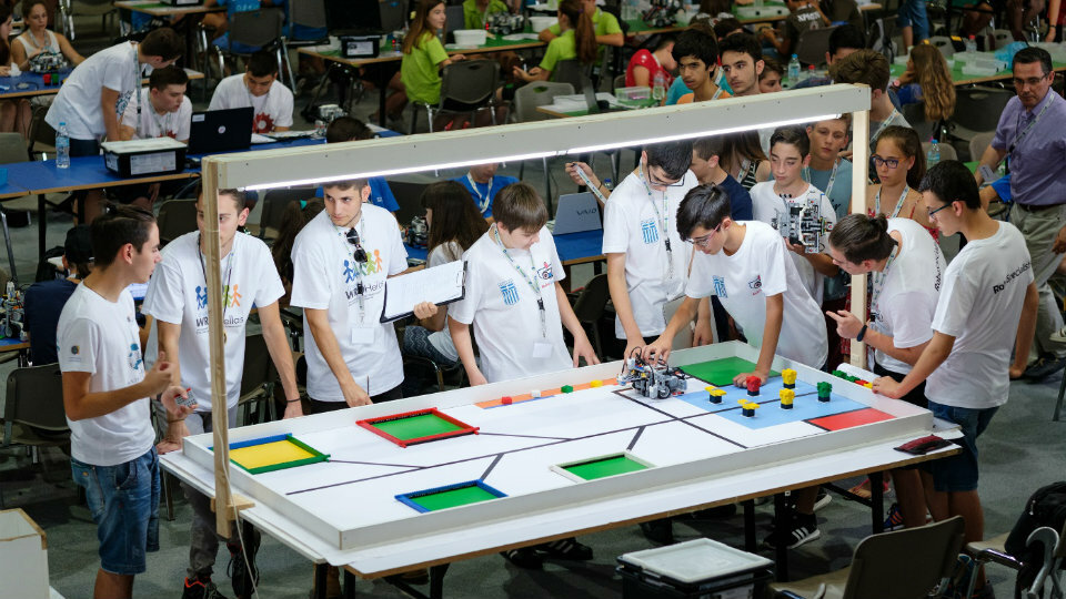 WRO 2019: Μαθητές από όλο τον κόσμο φτιάχνουν τις έξυπνες πόλεις του ...