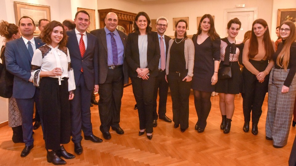 Οι απόφοιτοι του King’s College London έκοψαν την πίτα τους