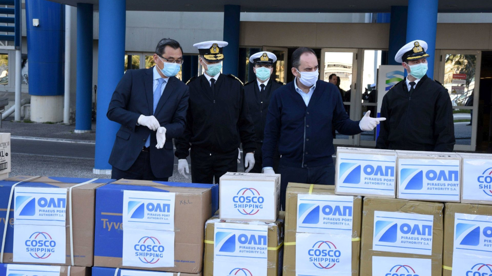ΟΛΠ-Cosco προσφέρουν υγειονομικό εξοπλισμό στο ΥΝΑΝΠ και το ΛΣ