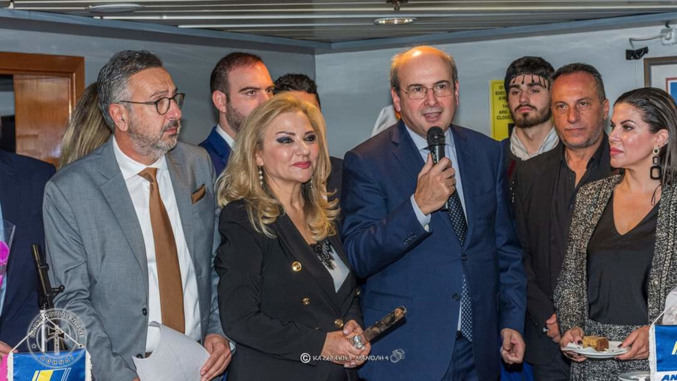 Στο «ΚΡΗΤΗ ΙΙ» στον Πειραιά η κοπή πίτας από την ΑΝΕΚ LINES και την ...