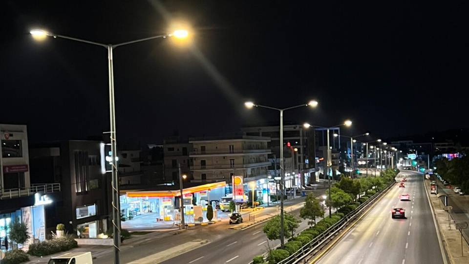 Ολοκληρώθηκε η τοποθέτηση νέων φωτιστικών Led στη Λ. Κηφισίας από την ...