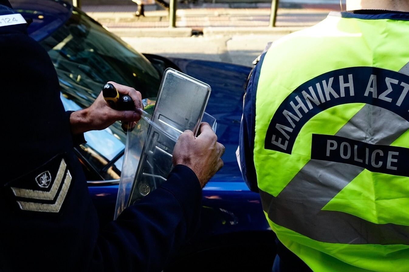 Επιστρέφει τις πινακίδες οχημάτων η Δημοτική Αστυνομία της Αθήνας
