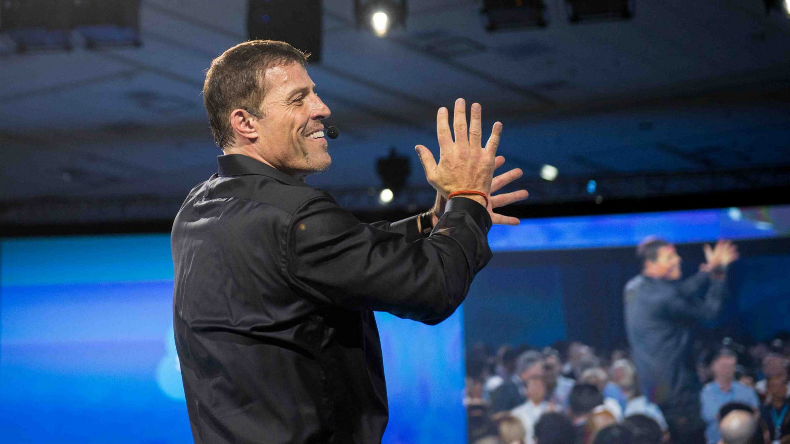 Οι 15 φράσεις του Tony Robbins που θα σε βοηθήσουν να «εκτοξεύσεις» τις ...
